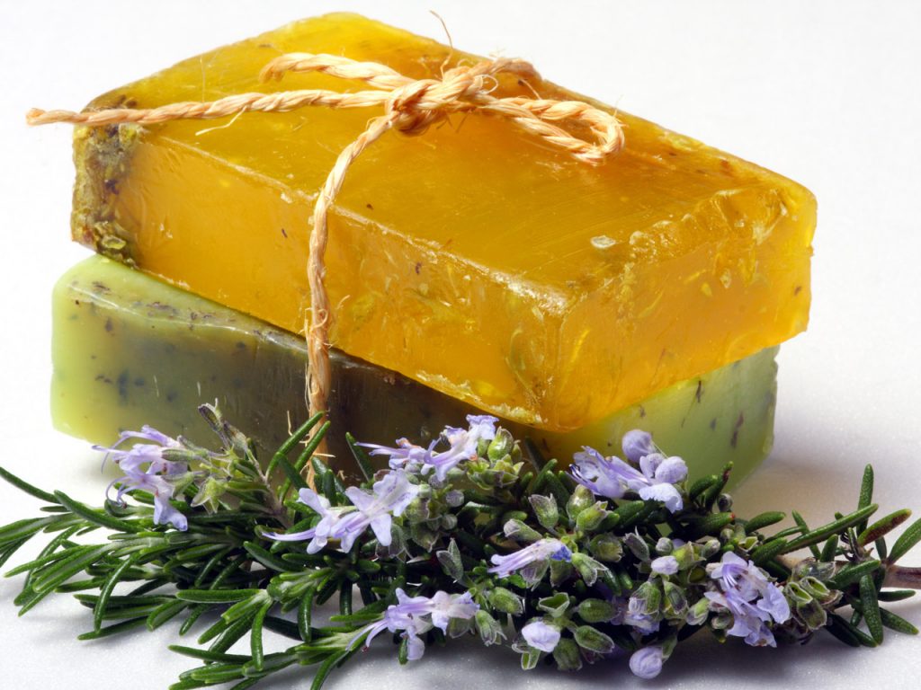 Seife selbst machen - Farben, Formen, Methoden - Dekoration.de